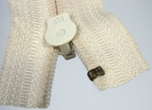 How to attach universal zip fastener top stops - Saxotex ...